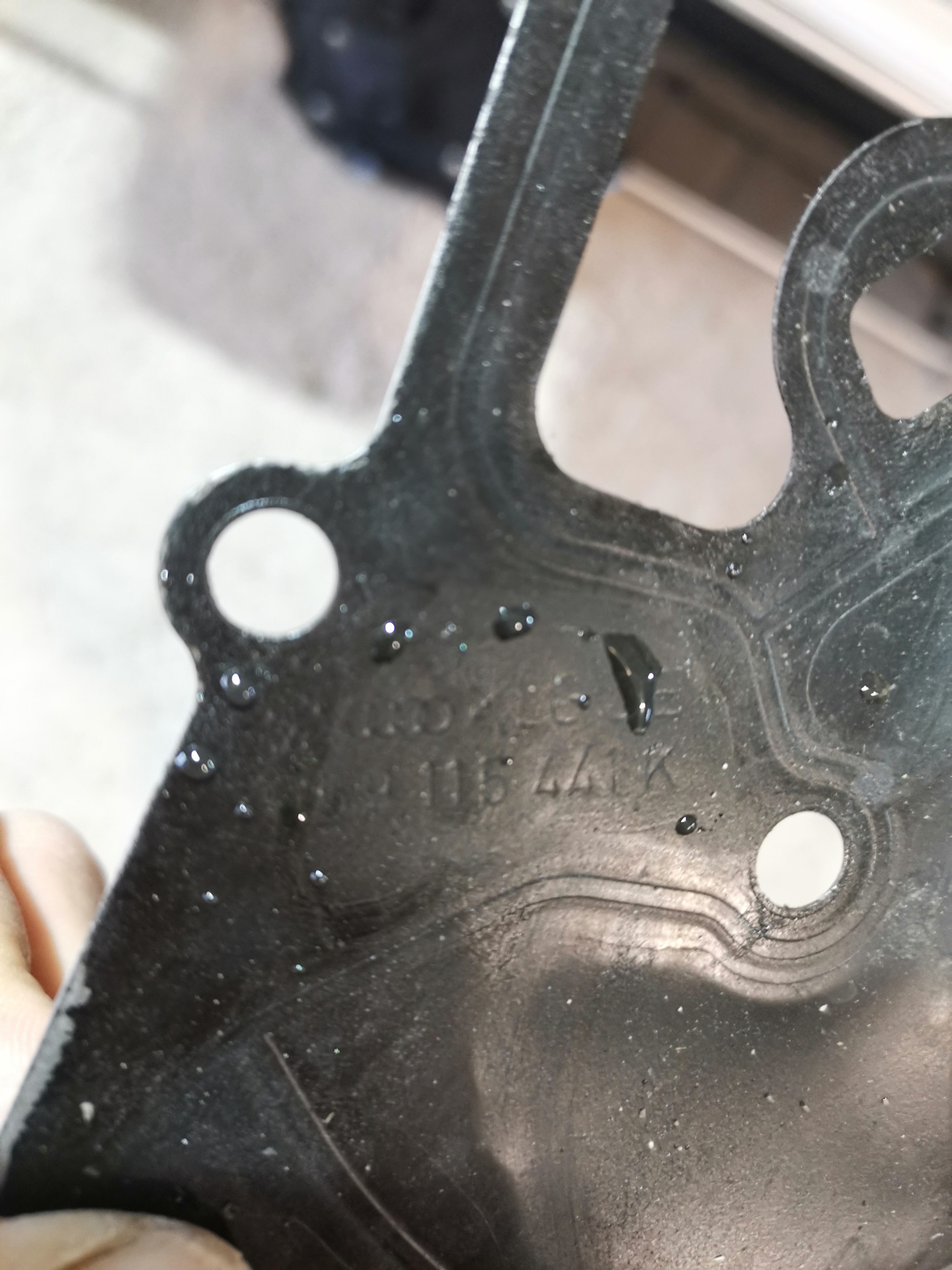 Очередная течь масла — Audi Q7 (1G), 3 л, 2007 года | визит на сервис ...