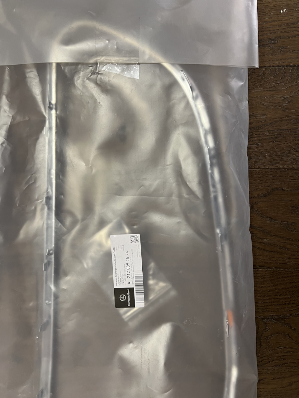 A2128852574 Накладка решетки радиатора. Mercedes | Запчасти на DRIVE2