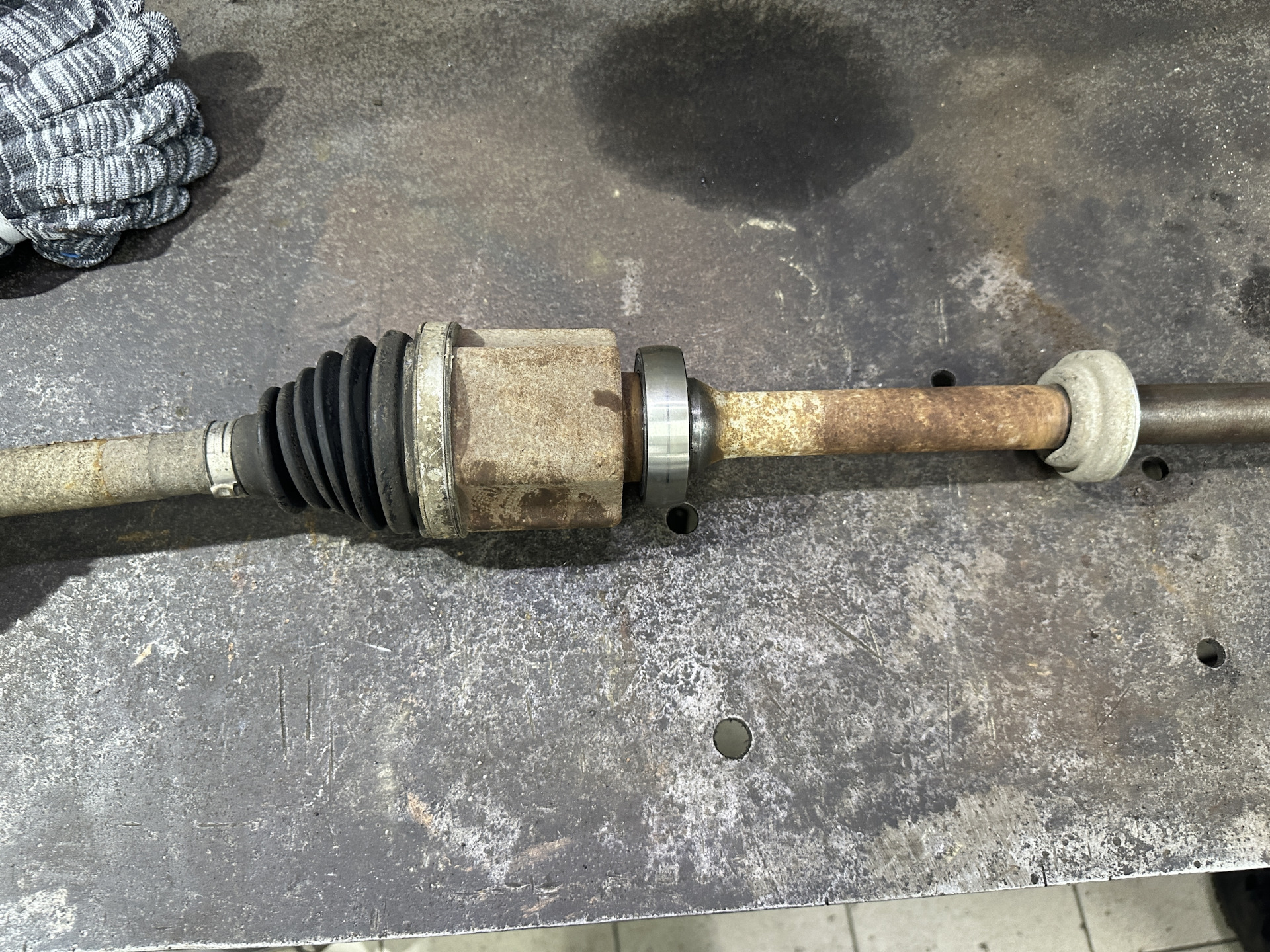 ТО 98, патрубок интеркулера, подвесной подшипник и грустные мысли ...