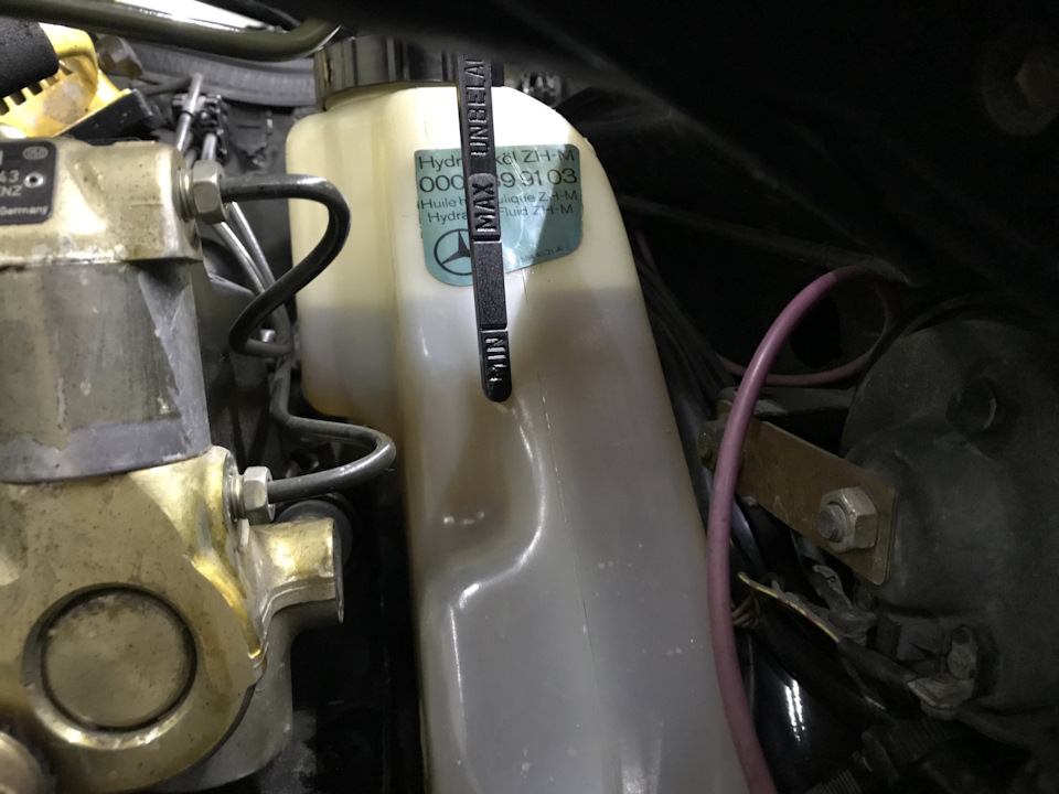 Бачок для гидравлической жидкости — Mercedes-Benz E-Class Coupe (C124 ...