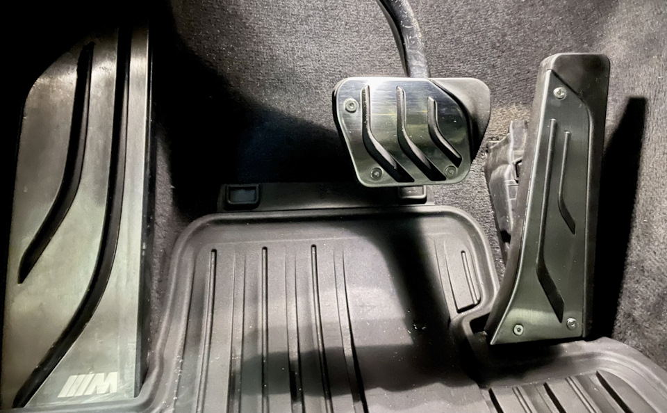 Коврики и накладки на педали — BMW 3 series (F30), 2 л, 2017 года ...