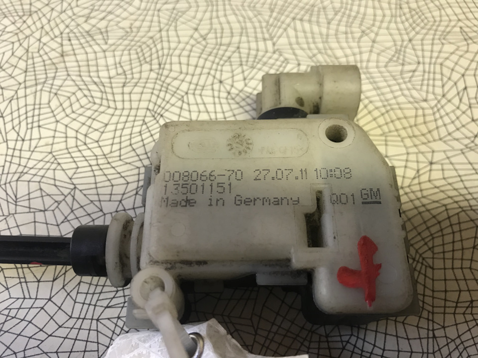 13501151 ЭЛЕКТРОДВИГАТЕЛЬ ЛЮЧКА ТОПЛИВОЗАЛИВНОЙ ГОРЛОВИНЫ 20ВТ GM ...