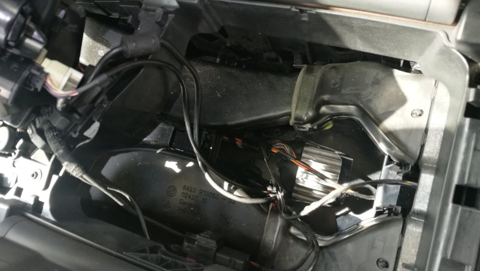 64229113860 Центральный воздуховод BMW | Запчасти на DRIVE2