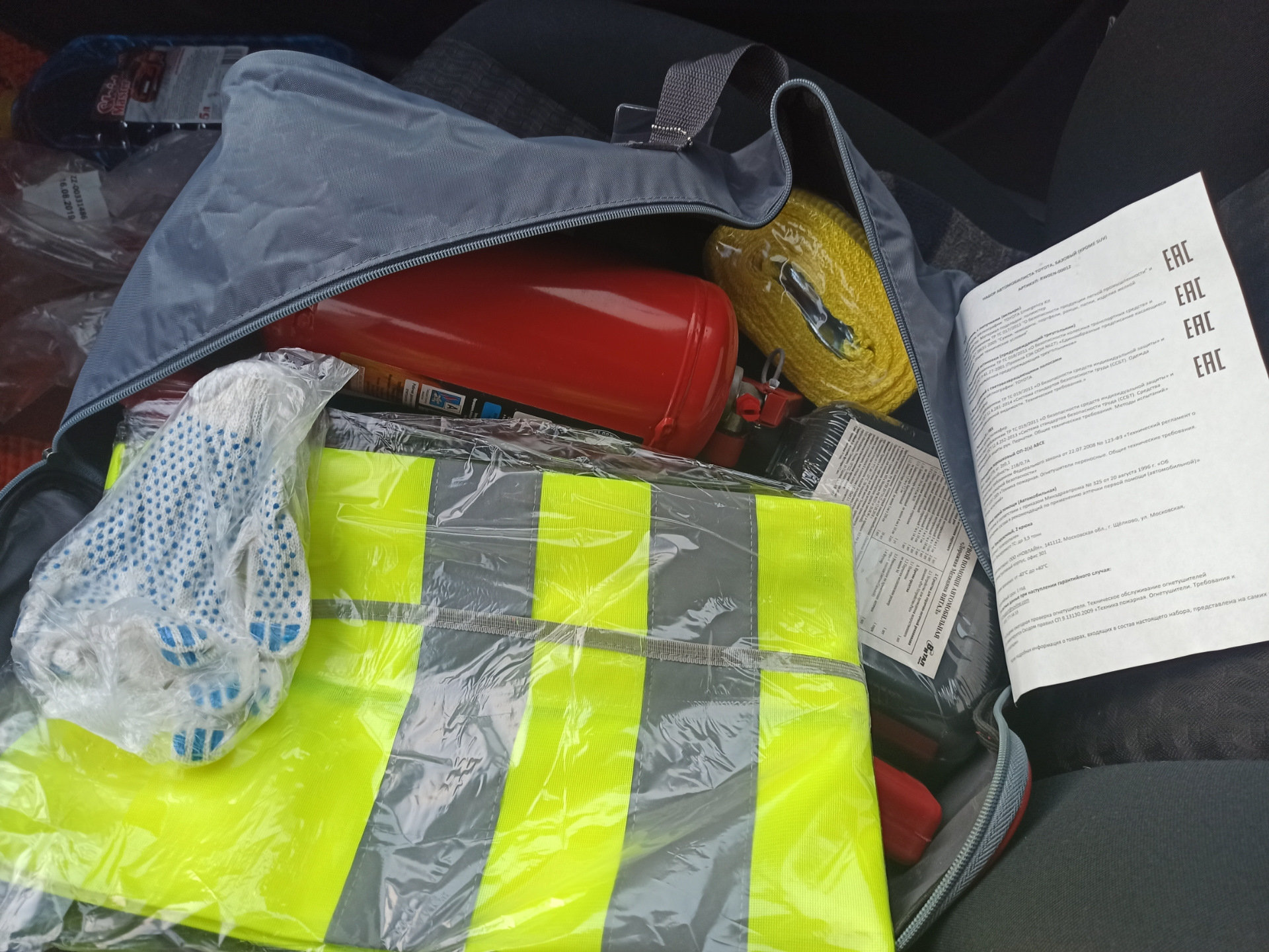 Toyota Emergency Kit RW0EN-00012 — Toyota Corolla (140/150), 1,4 л ...