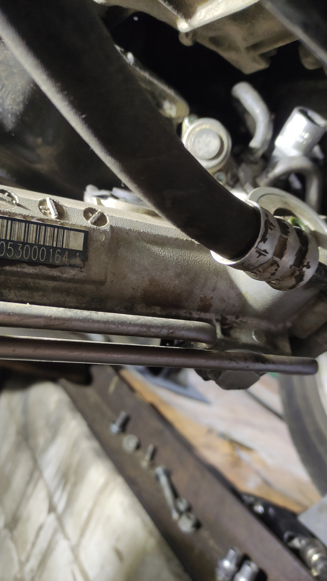 Замена шланга Гур M112 — Mercedes-Benz E-Class (W211), 2,6 л, 2005 года ...