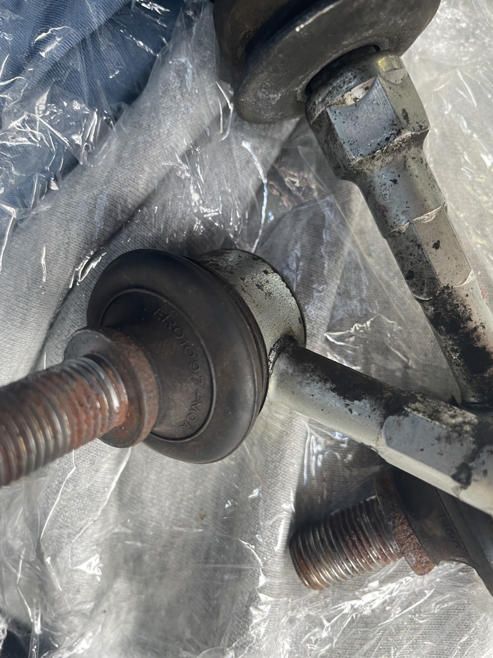 24. Замена стоек (тяги) заднего стабилизатора. — Lexus NX Hybrid (1G ...