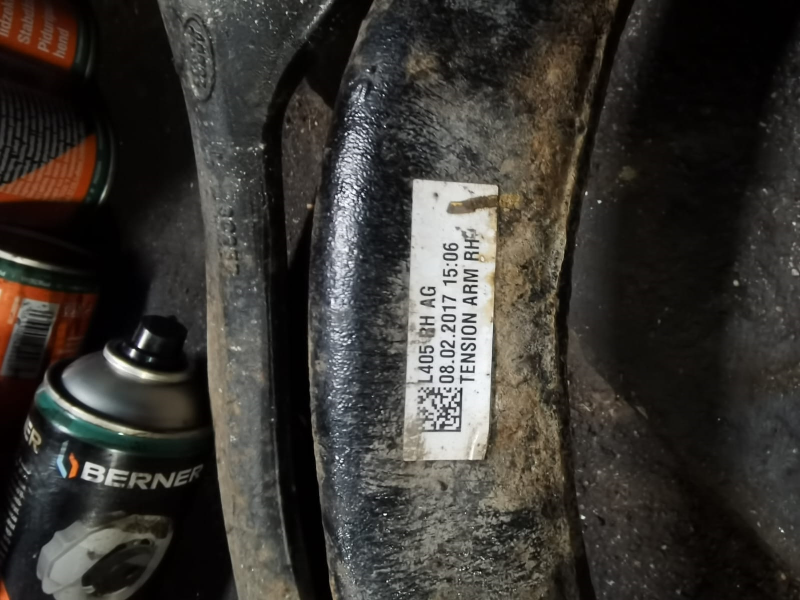 Замена нижних рычагов передней подвески — Land Rover Range Rover (4G ...