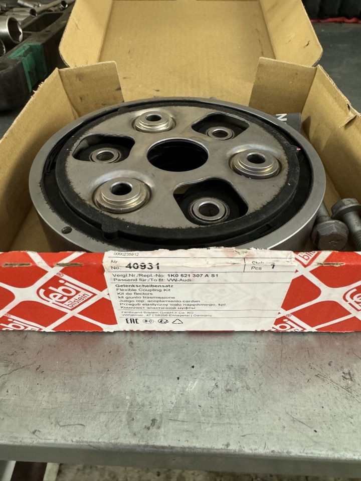 Замена эластичной муфты кардана — Volkswagen Tiguan (1G), 2 л, 2014 ...