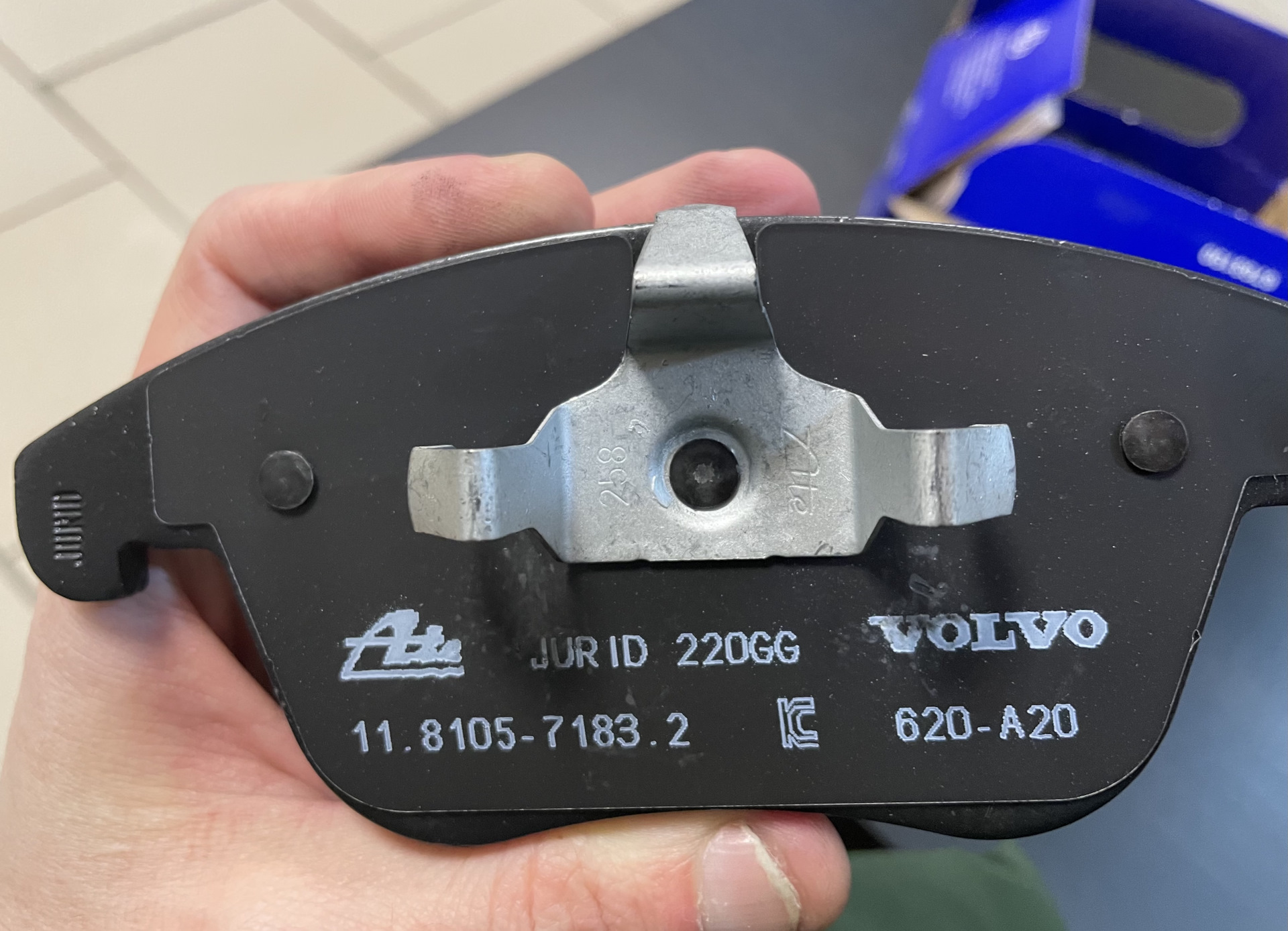 Замена передних тормозных дисков и колодок Volvo S60II MY14 — Volvo S60 ...