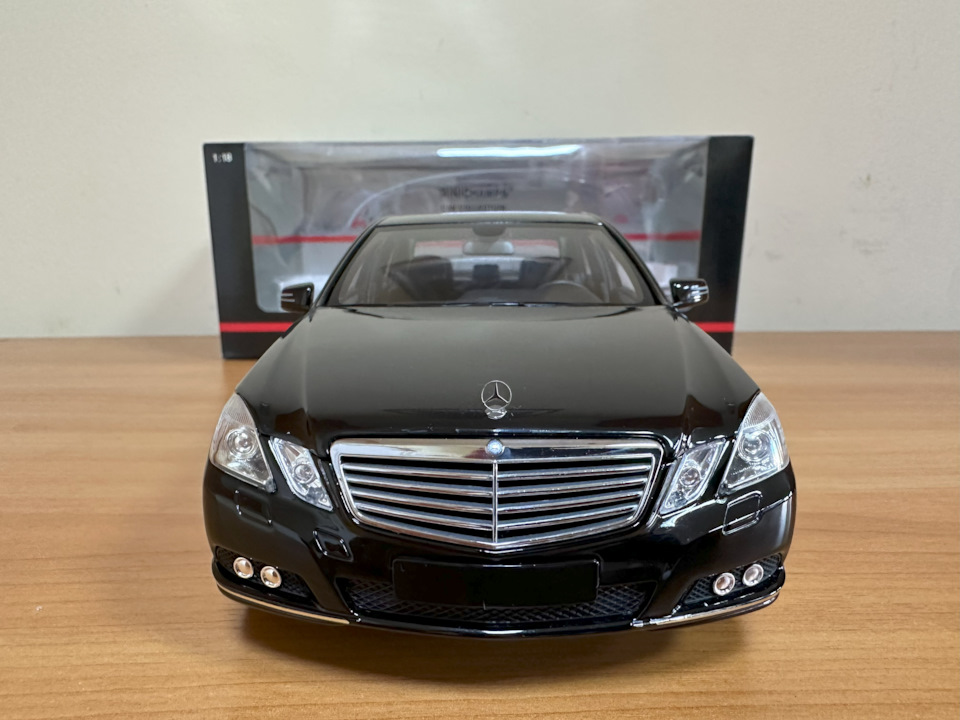 Модель Mercedes-Benz E350 w212 2009 от Minichamps 1:18 — Mercedes-Benz ...