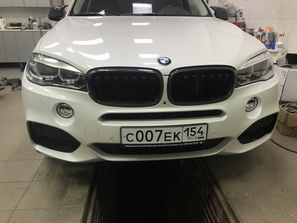 Замена переднего бампера M Performance + противотуманки LED ...