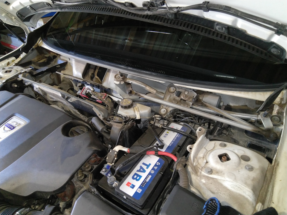 Замена передних амортизаторов — Volvo XC60 (1G), 2,4 л, 2012 года ...