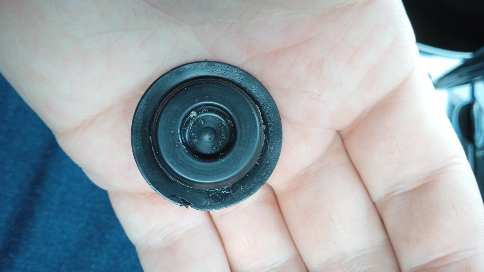 Заглушка порога — Toyota E 140, 1,5 л, 2008 года | запчасти | DRIVE2