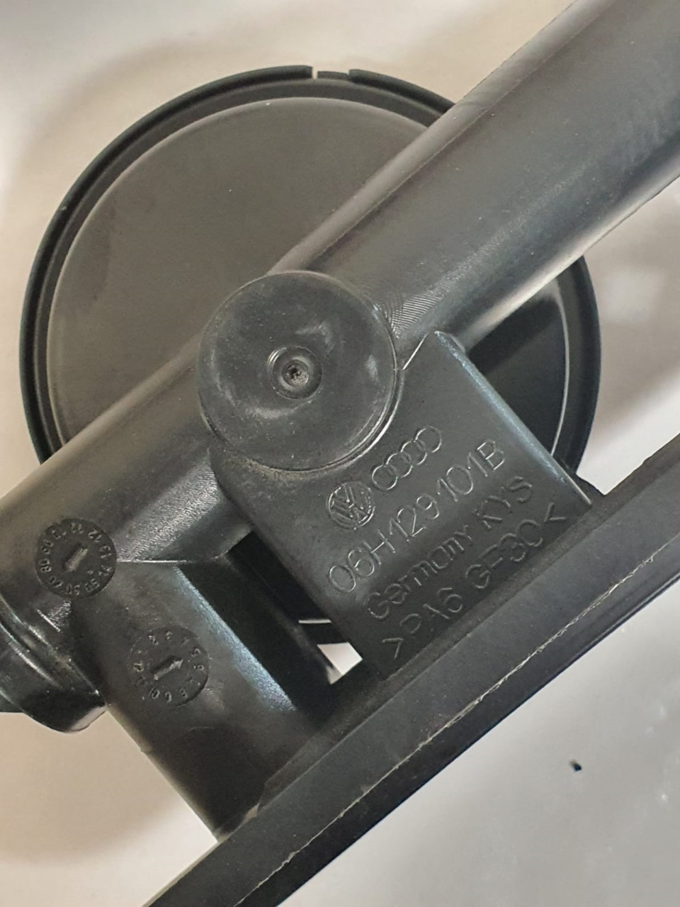 Порвался маслоотделитель (сапун) — Audi A3 (8P), 1,8 л., 2007 года ...