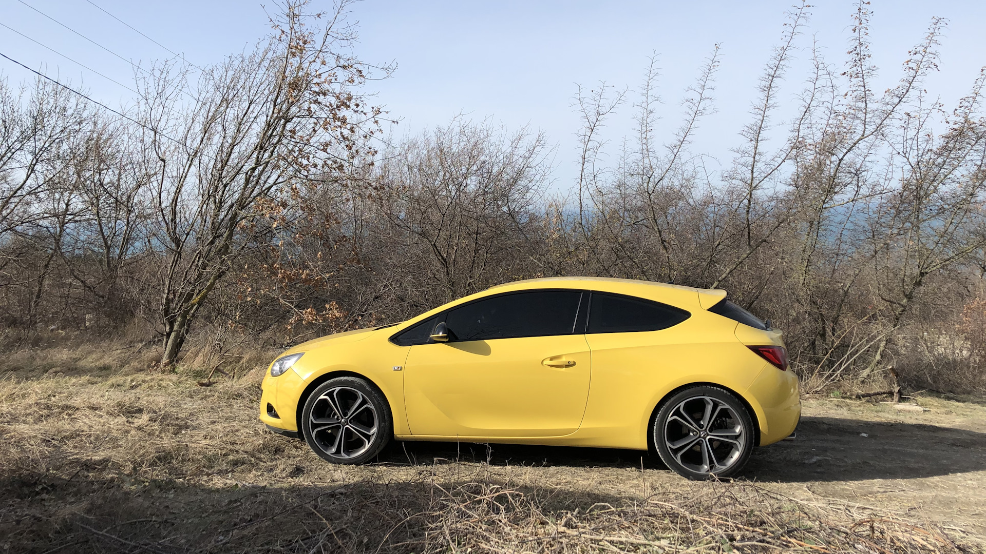 Opel Astra J GTC 1.6 бензиновый 2012 | Желтый турбик на DRIVE2