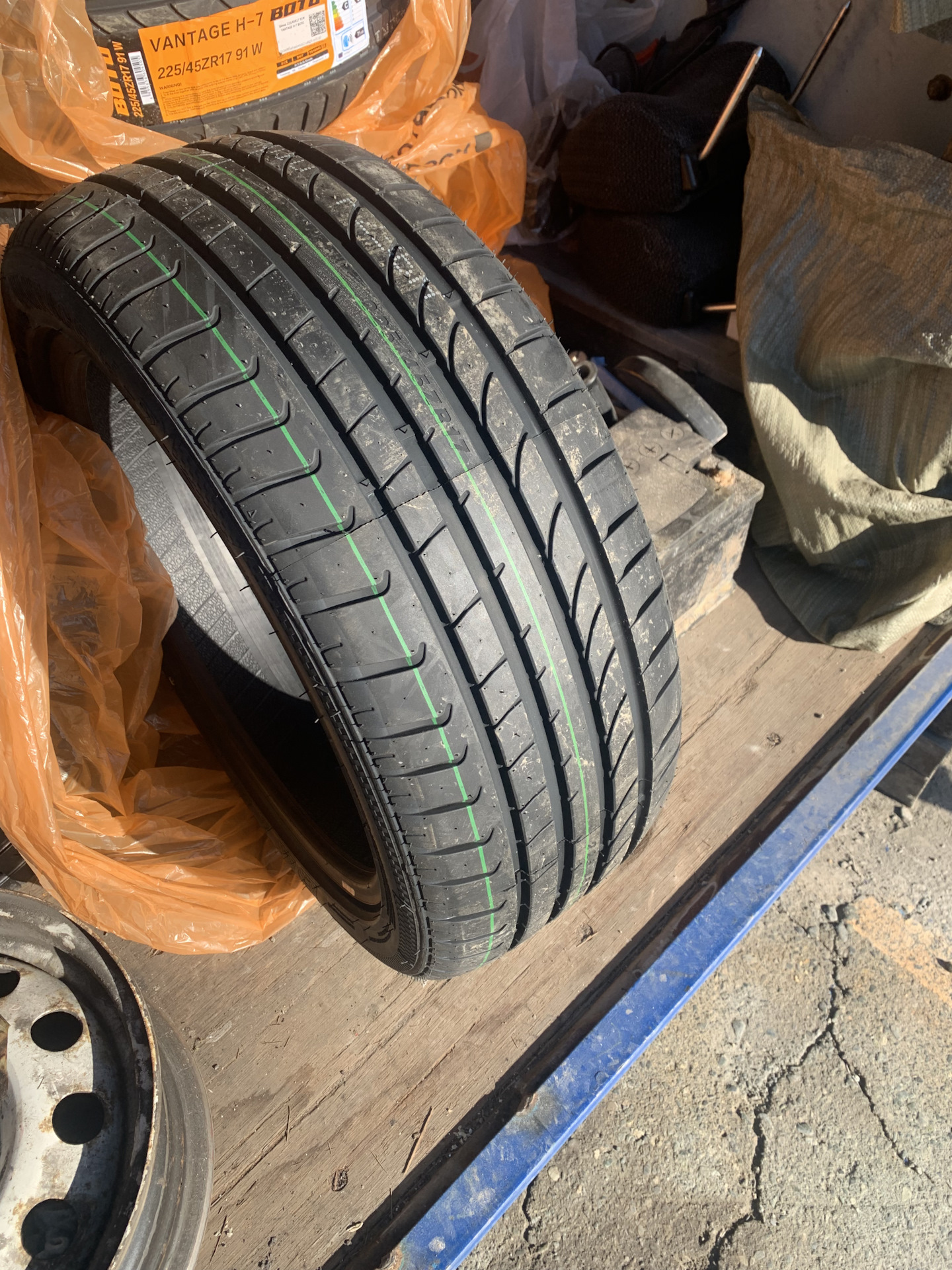 Резина — Lada Vesta (1G), 1,8 л, 2019 года | шины | DRIVE2