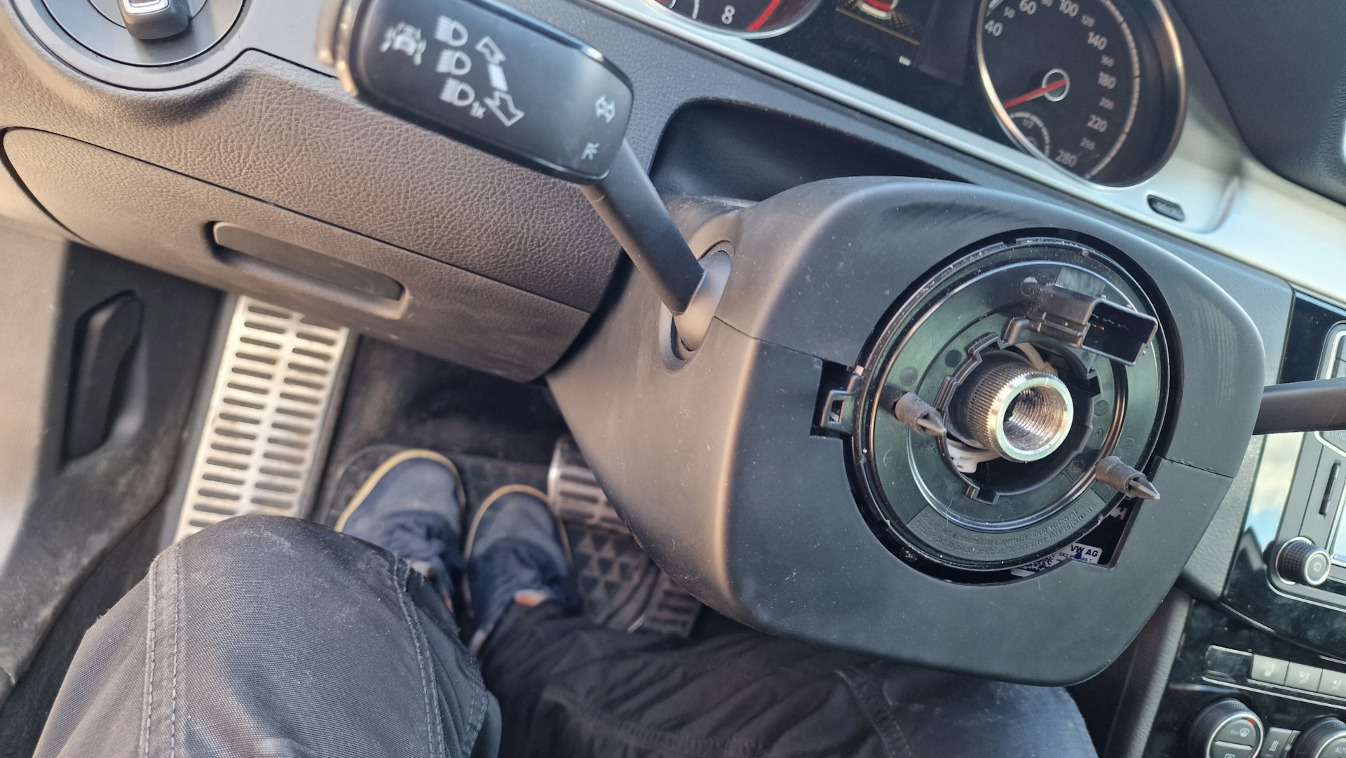 [Retrofit] MQB stalks with assistant button — Volkswagen Passat Variant (B7), 2 л, 2011 года ...