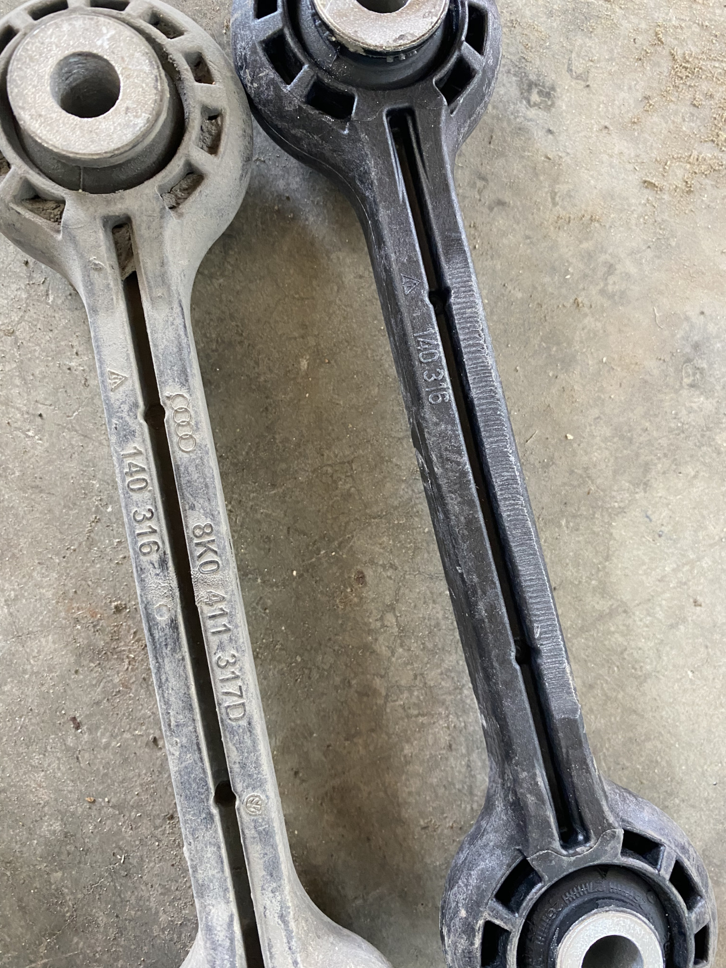 Замена передних стоек стабилизатора — Audi A4 (B9), 2 л, 2017 года ...