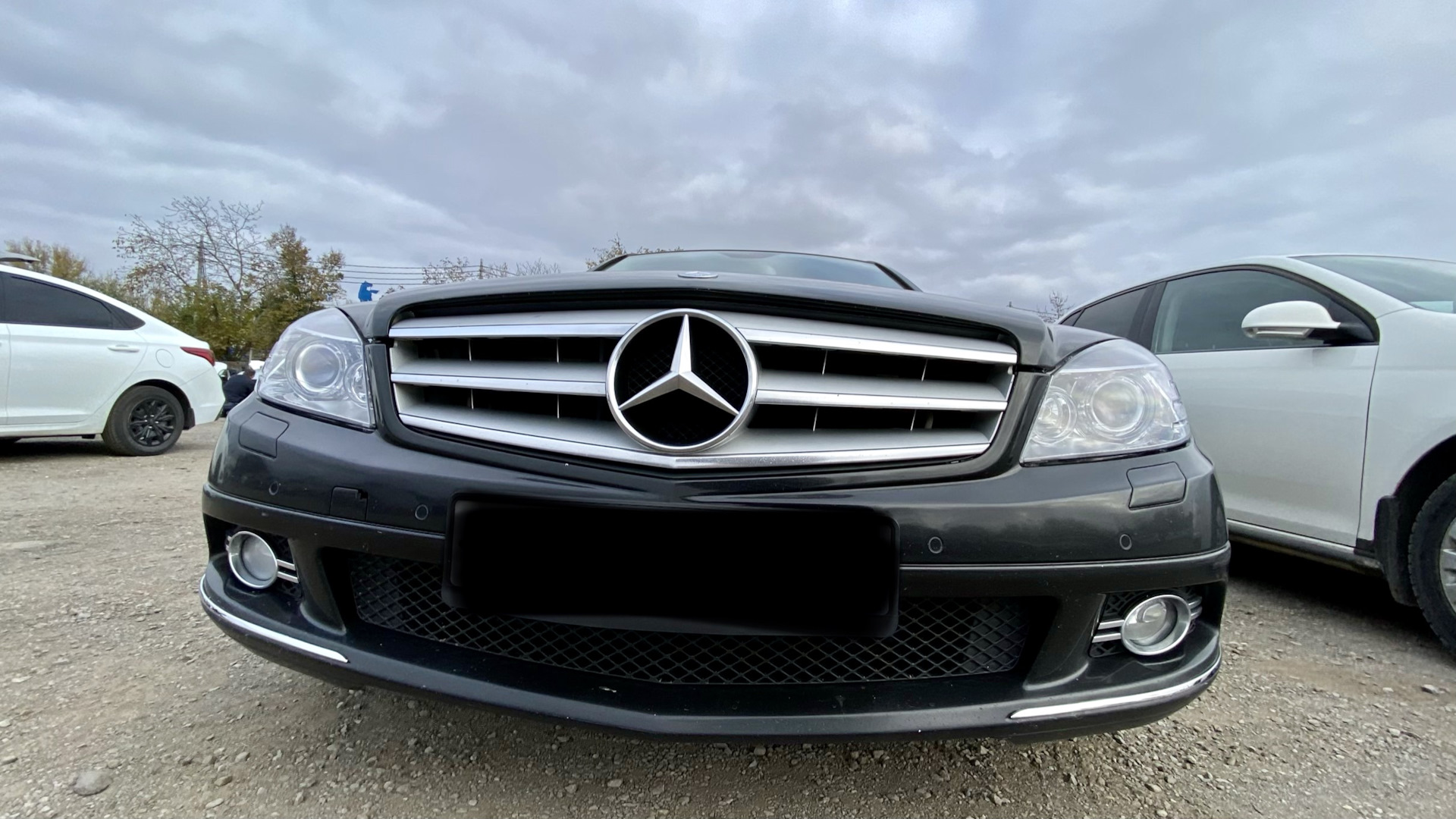 Замена молдингов на бампере — Mercedes-Benz C-Class (W204), 1,8 л, 2008 ...