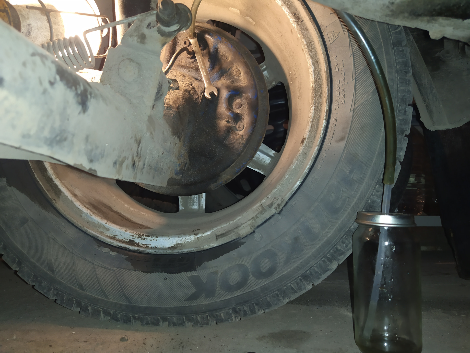 Не прокачивается тормозная система, идёт воздух.Причина. — Audi 80 (B3 ...