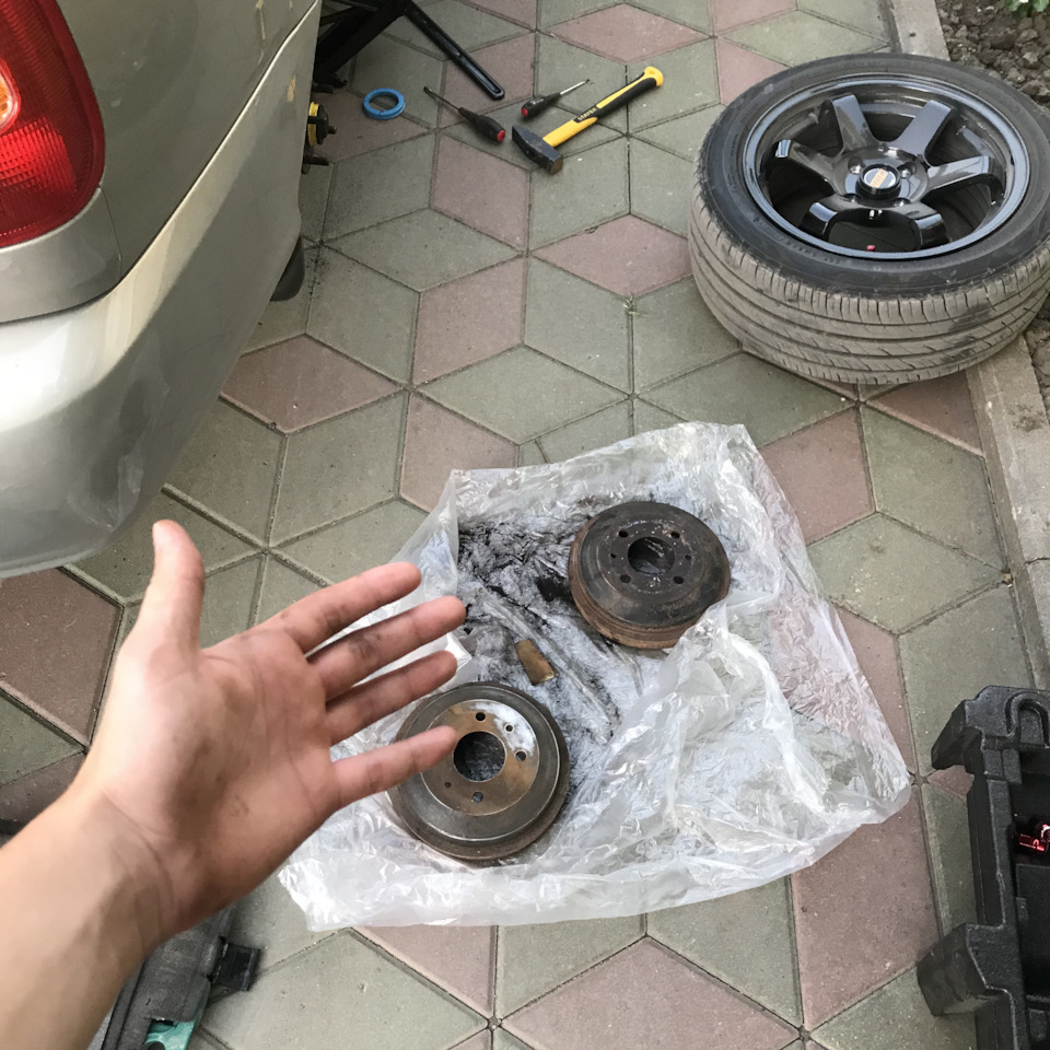 Покраска барабанных тормозов — Hyundai Accent (3G), 1,5 л., 2008 года ...