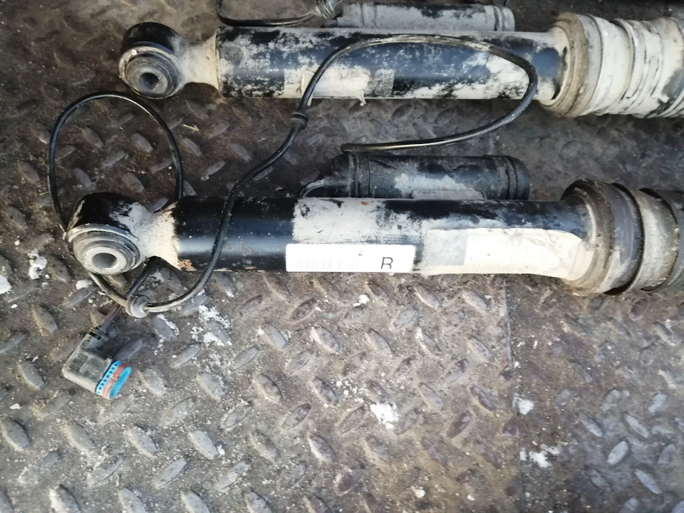 A2213205613 Стойка пневмоподвески. Mercedes | Запчасти на DRIVE2