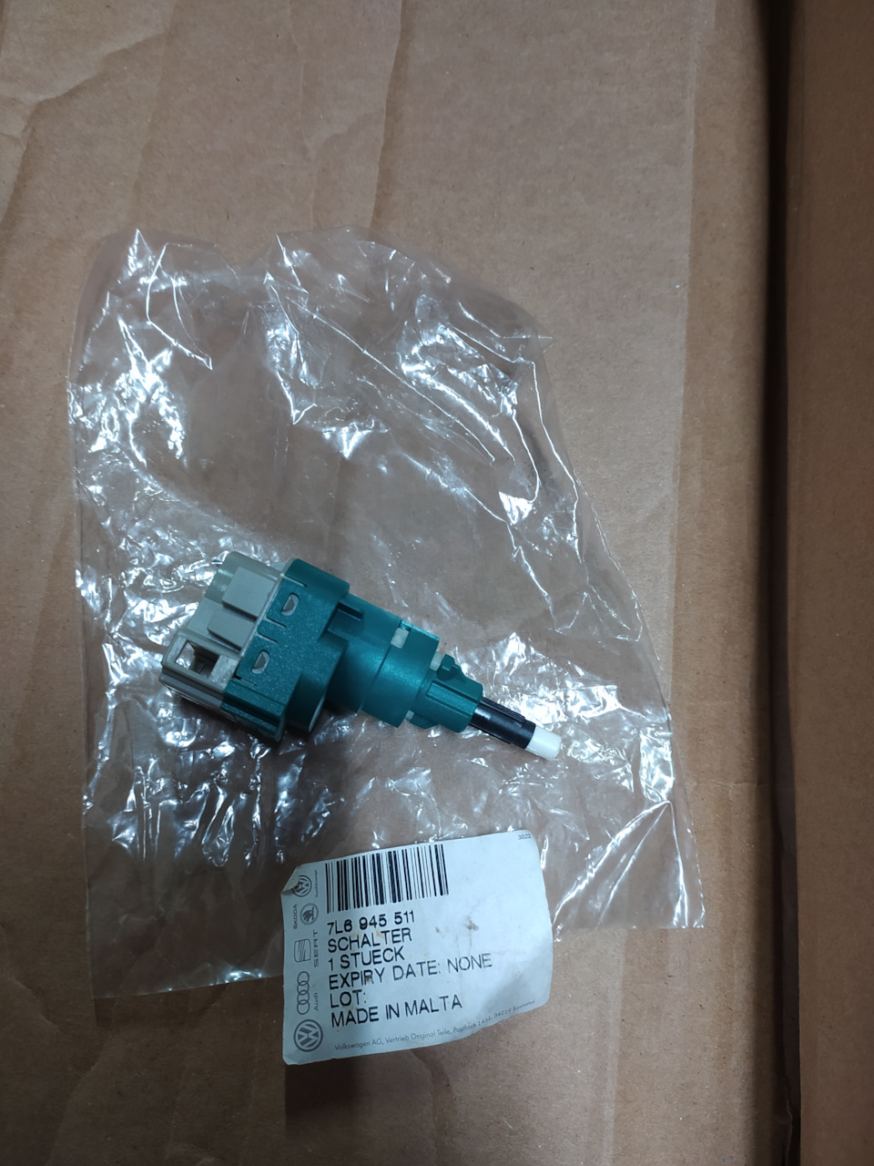 Замена включателя стоп сигналов! — Audi A4 Avant (B6), 1,9 л, 2004 года ...