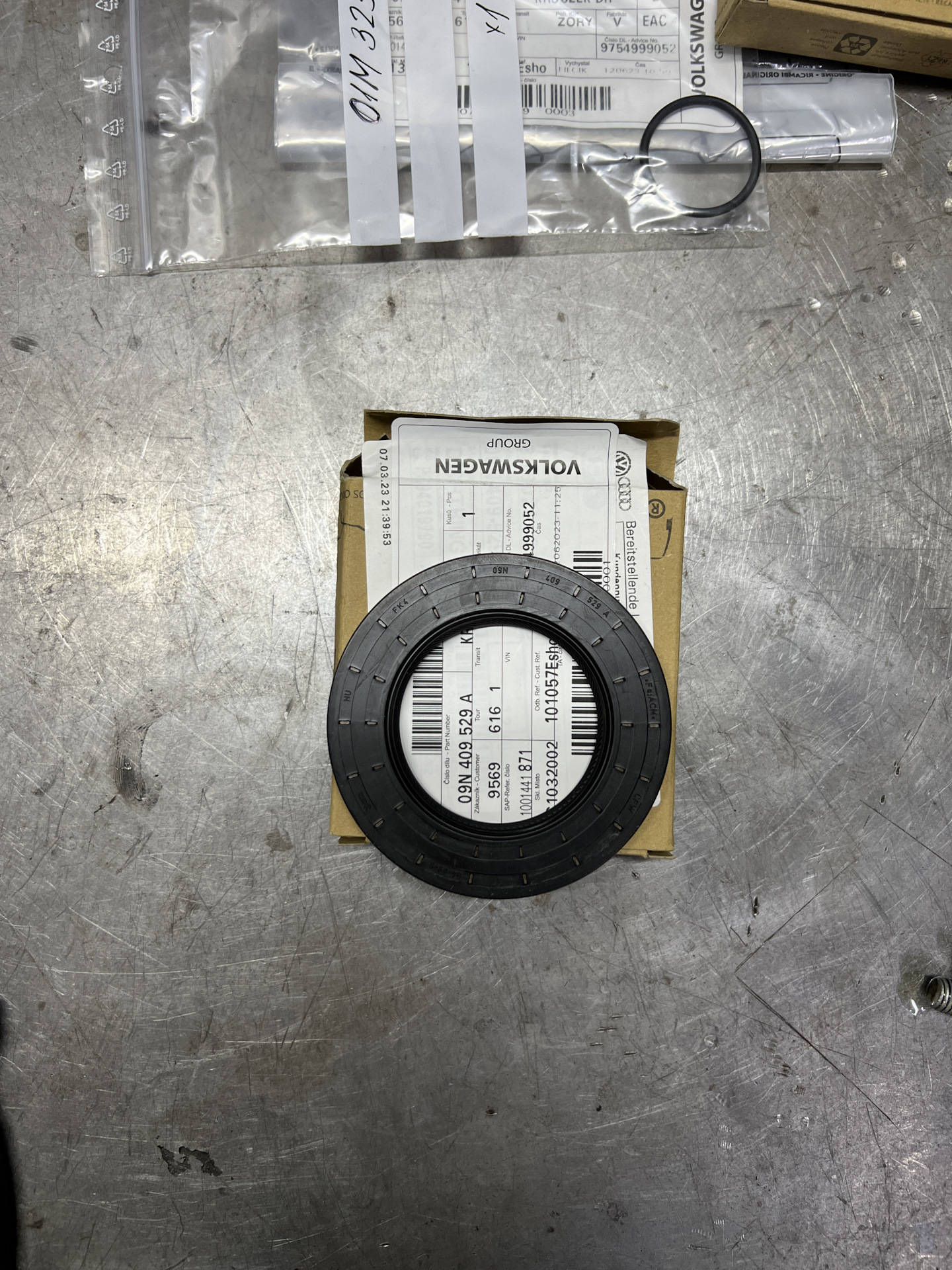 80. Замена сальника правого переднего привода Multivan T6 — Volkswagen ...