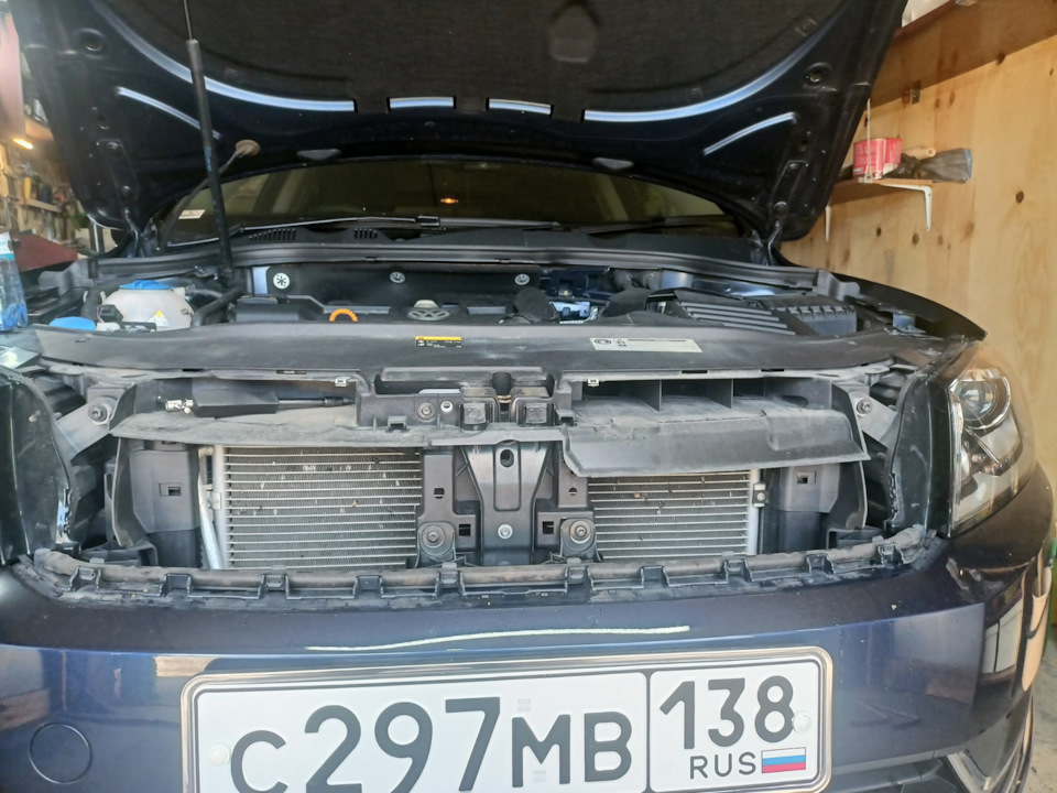 Снятие переднего бампера — Volkswagen Passat Variant (B7), 1,4 л, 2013 ...