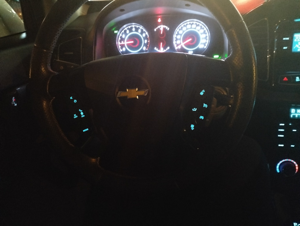 Подсветка кнопок руля. — Chevrolet Captiva (1G), 2,4 л, 2013 года ...