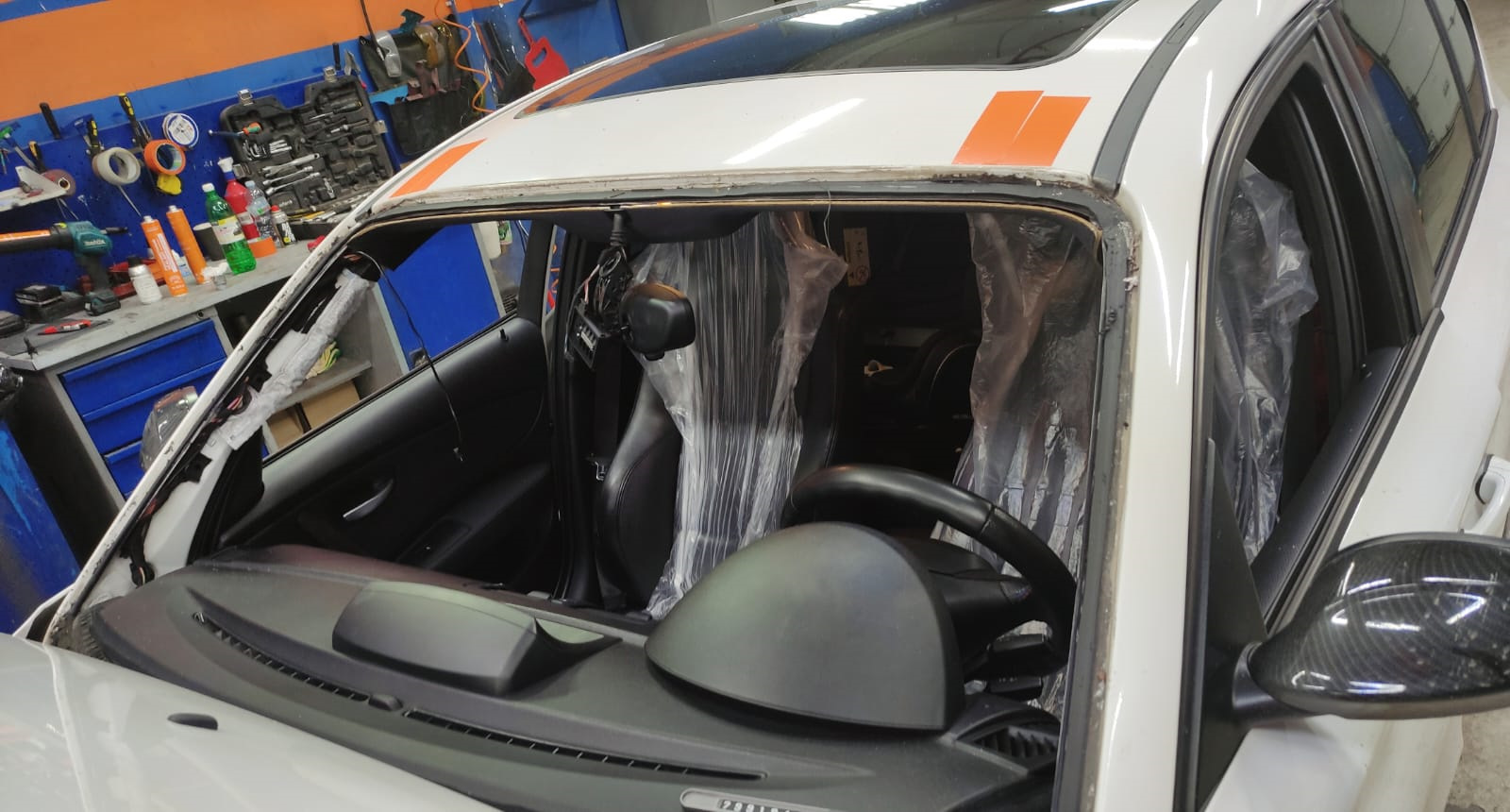 Замена лобового стекла, BMW E87 — BMW 1 series (E81/E87), 2 л, 2008 ...