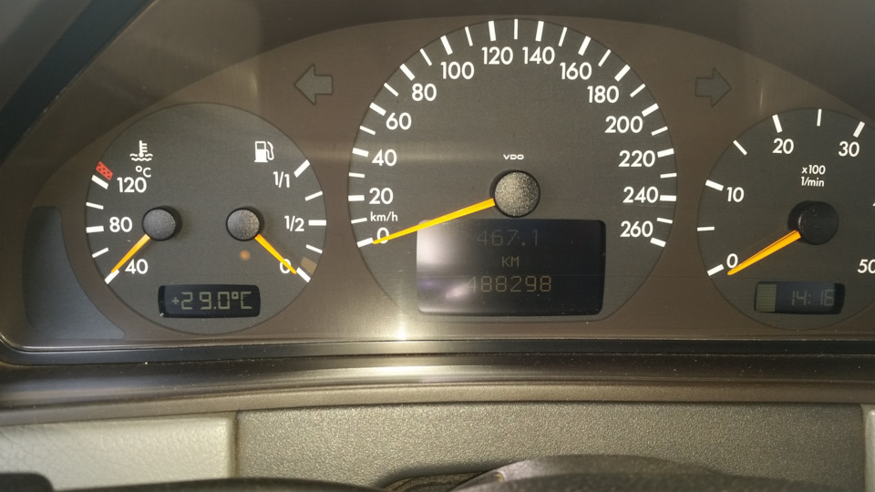 Замена масла и фильтров — Mercedes-Benz E-class (W210), 2,7 л, 1999 ...