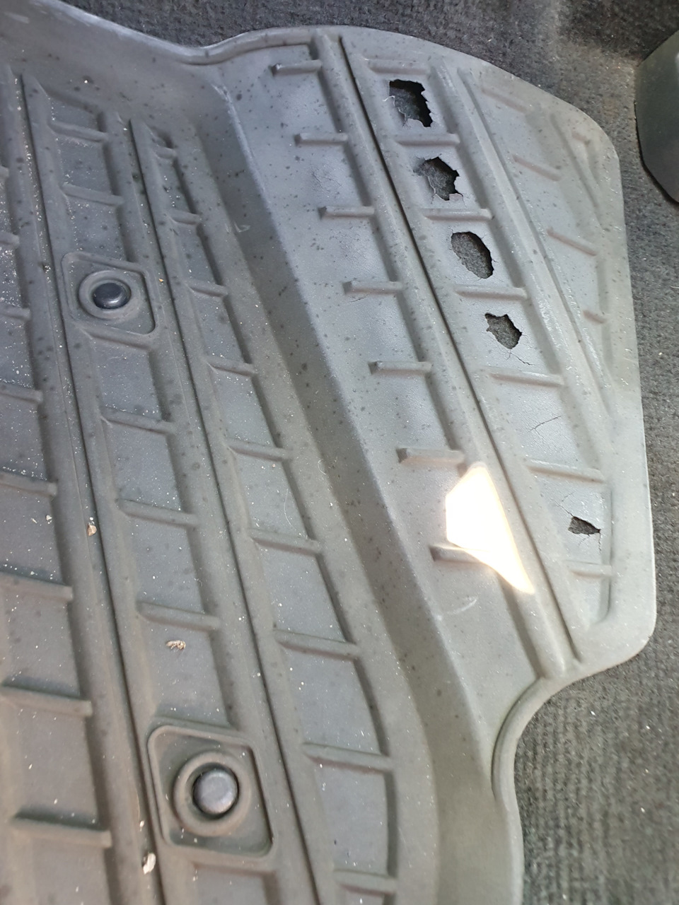 Новый коврик — Volvo S80 (1G), 2,5 л, 2005 года | аксессуары | DRIVE2