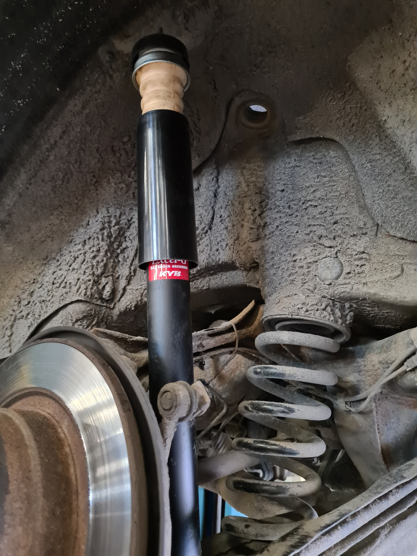 Замена амортизаторов — BMW 3 series (E90), 2 л, 2006 года | визит на ...