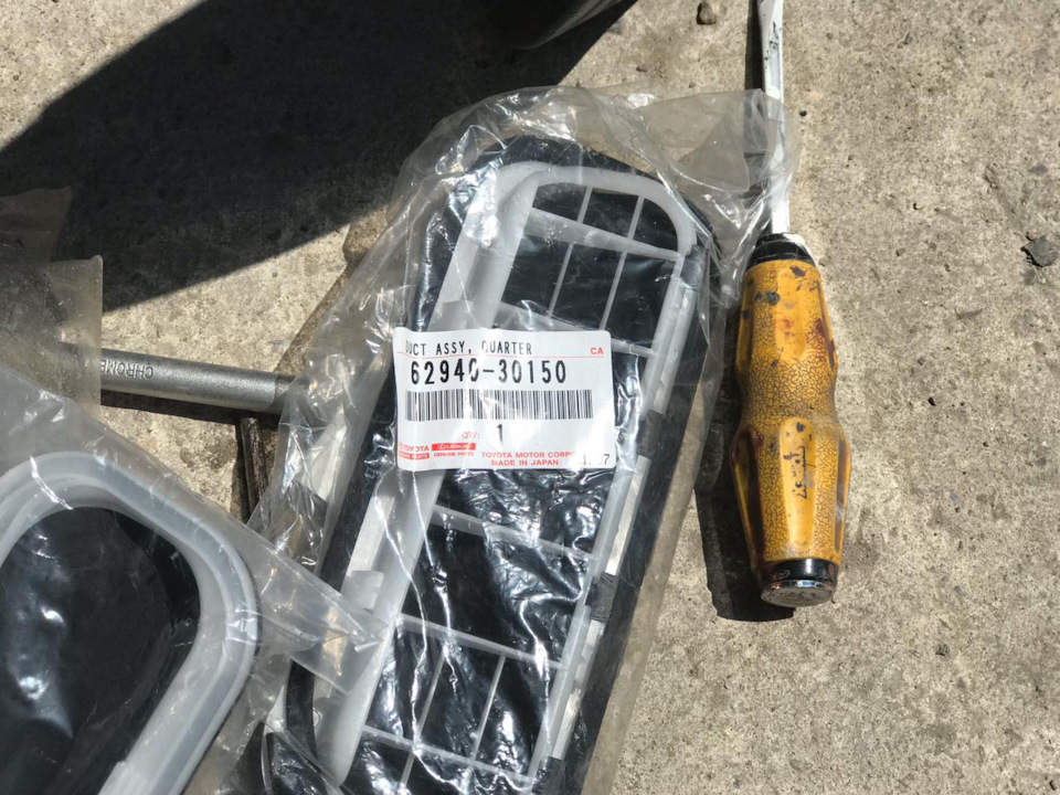 Новые шторки вентиляции — Lexus IS II, 2,5 л, 2007 года | другое | DRIVE2