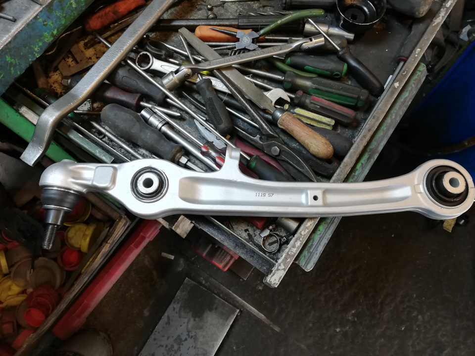 Ступичный подшипник. Нижний рычаг — Audi A6 (C6), 3 л, 2010 года ...