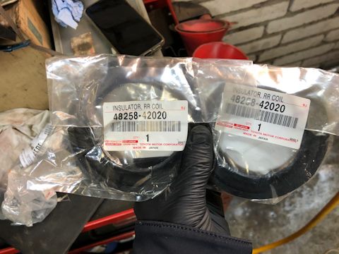 4825842020 Изолятор пружины зад TOYOTA LEXUS | Запчасти на DRIVE2