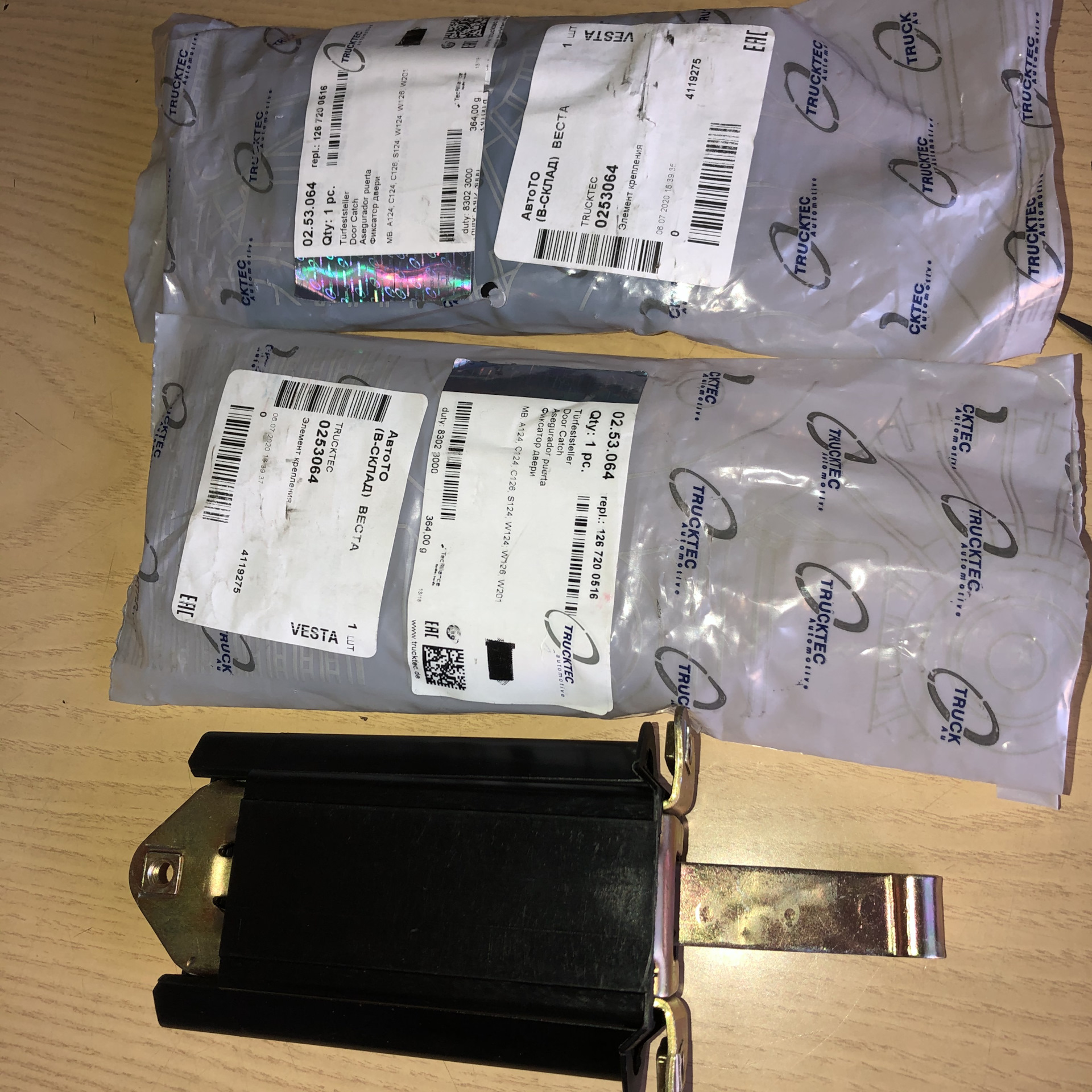 Ограничители дверей — Mercedes-Benz E-Class Coupe (C124), 2 л, 1995 ...