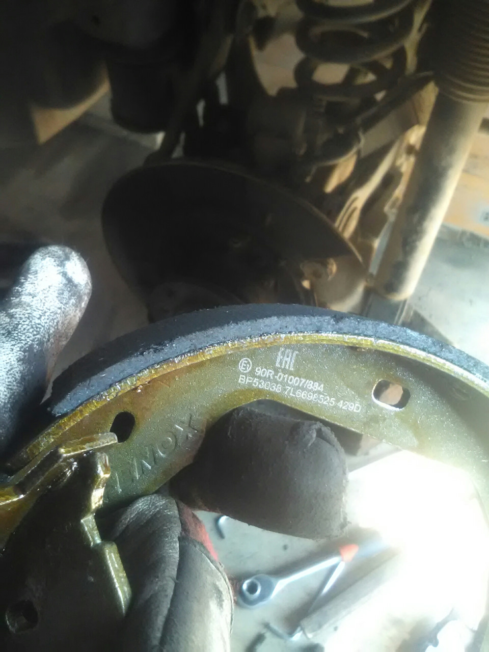 7L6698525 Комплект тормозных колодок VAG | Запчасти на DRIVE2