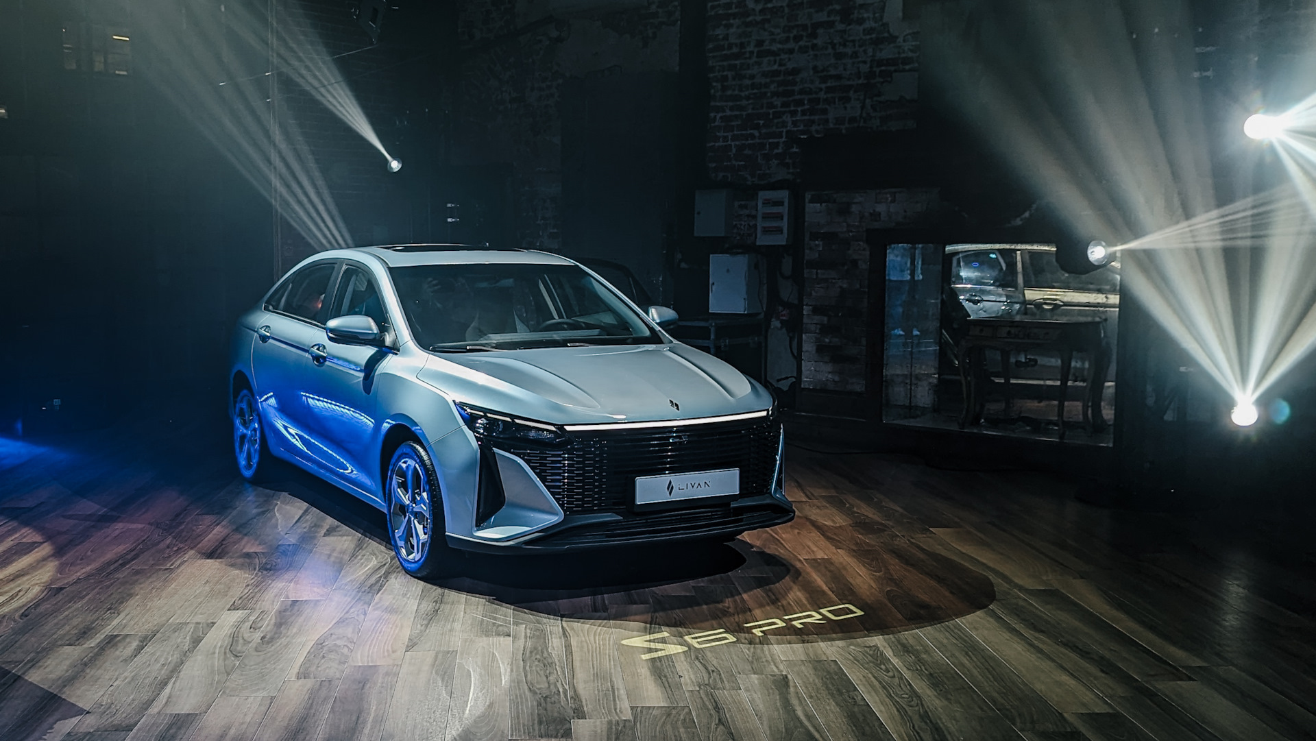 Дебют новых моделей бренда Livan в России и первые впечатления от ...