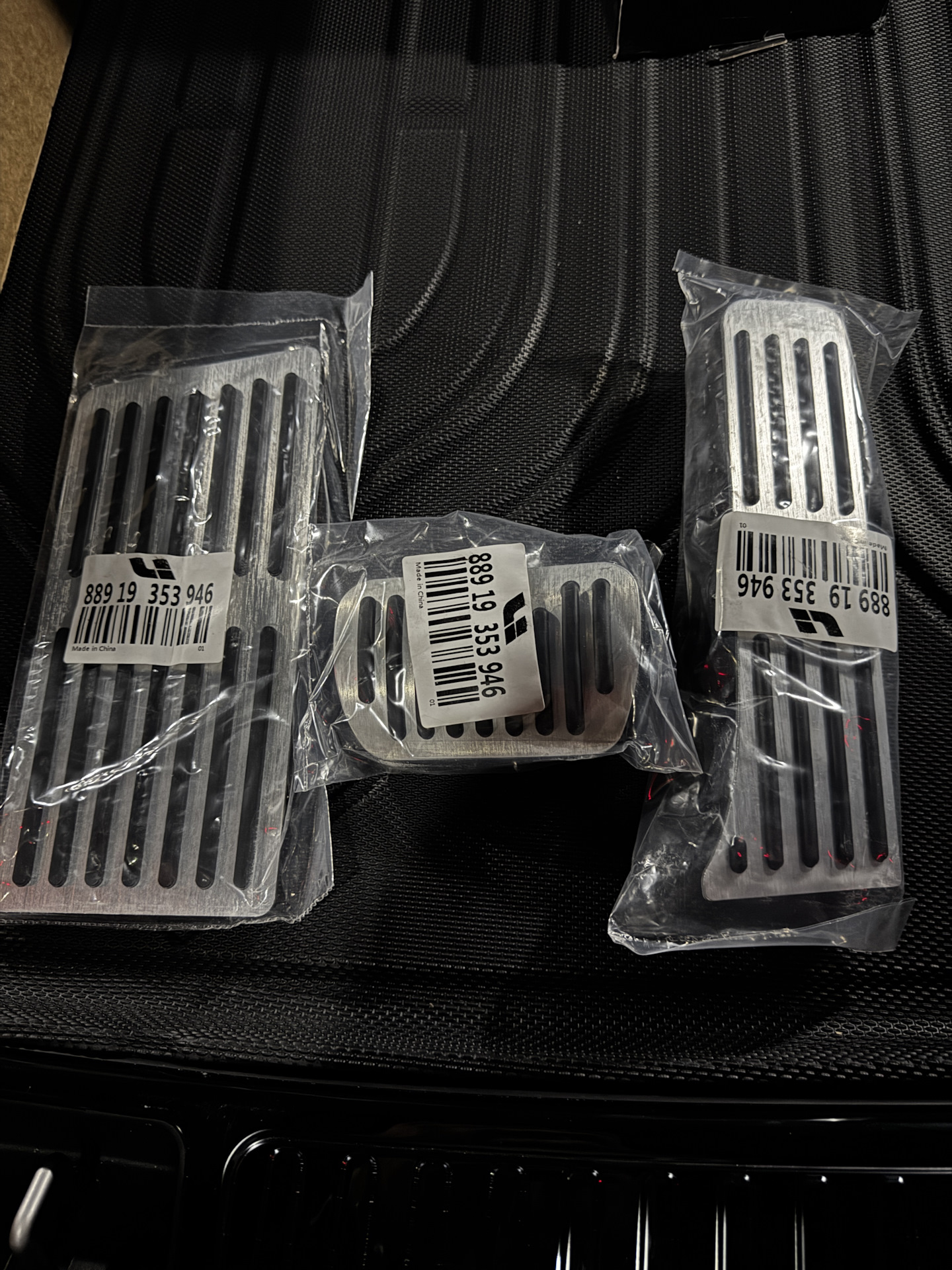 Накладки на педали — Li Auto Li L7, 1,5 л, 2024 года | аксессуары | DRIVE2