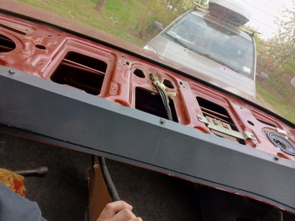 Засунул в маленькую дырку большой — Suzuki Swift (1G), 1,6 л, 1993 года | автозвук | DRIVE2