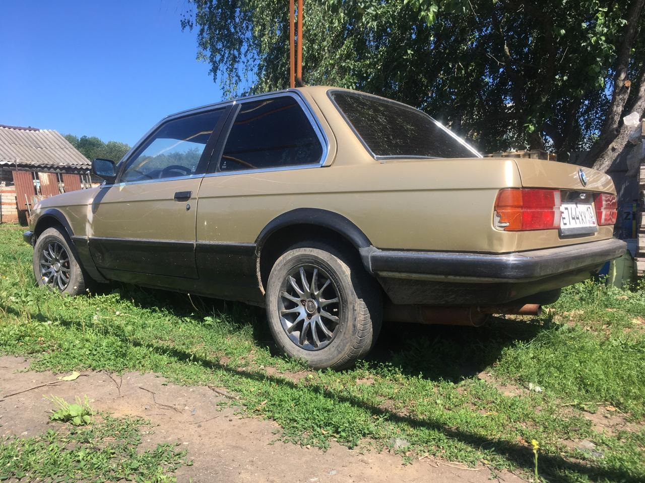 BMW E30 325e на улицах Москвы или долгий путь длиной в четыре года ...