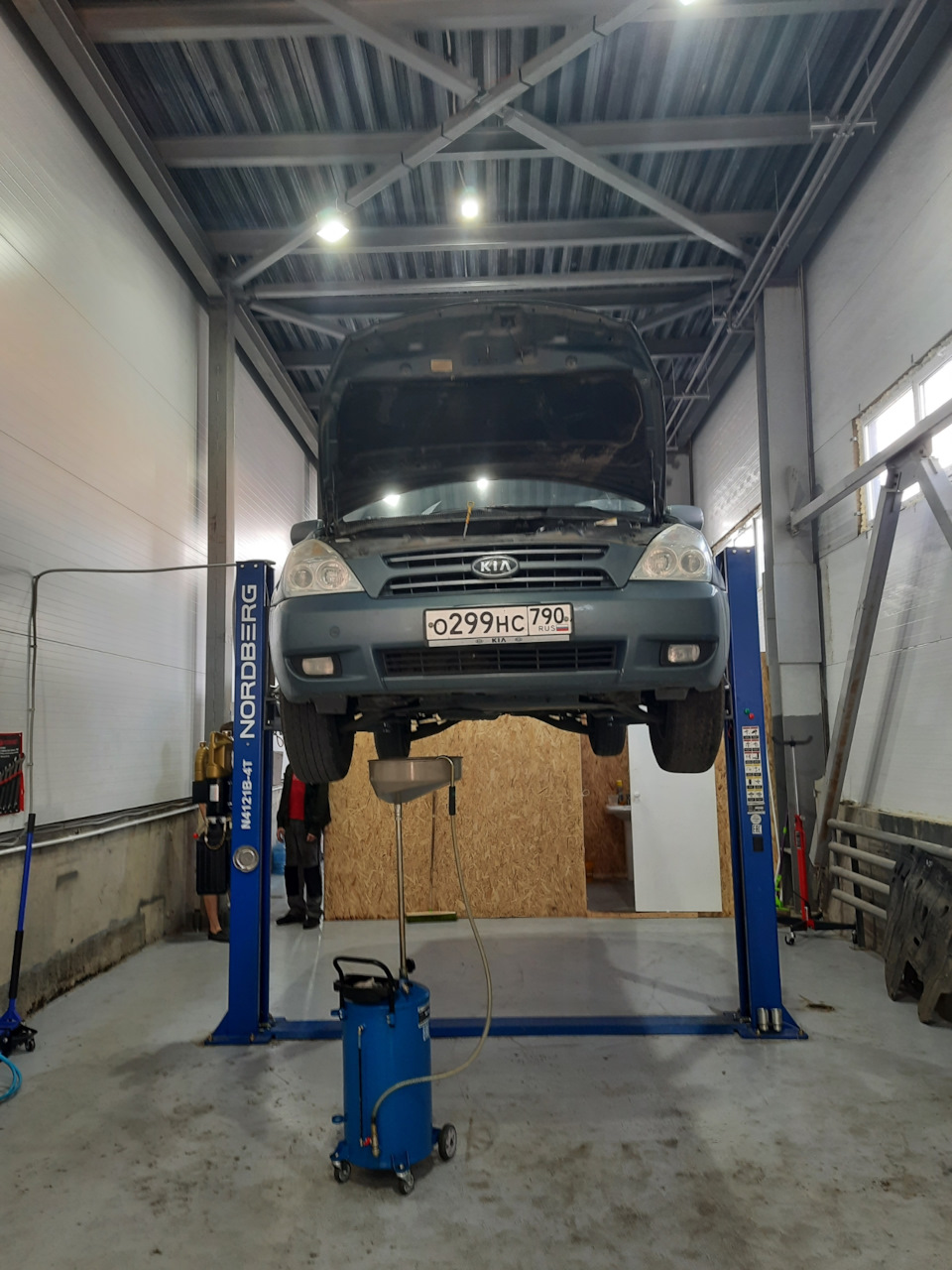 ТО-300. Замена масла — KIA Carnival (2G), 2,7 л, 2006 года | визит на ...