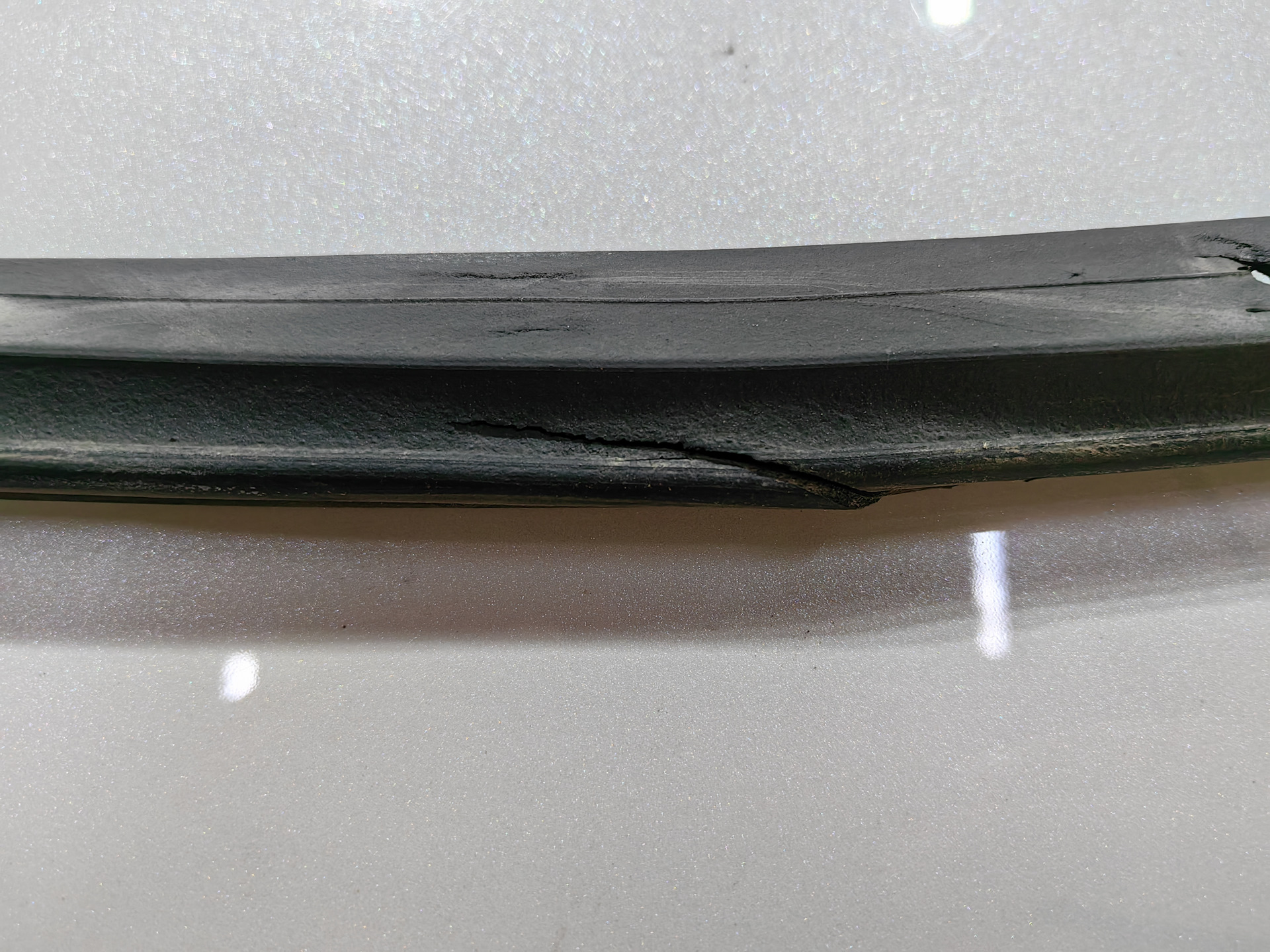 Заменил уплотнительные резинки передних дверей 5725A165 — Mitsubishi ...