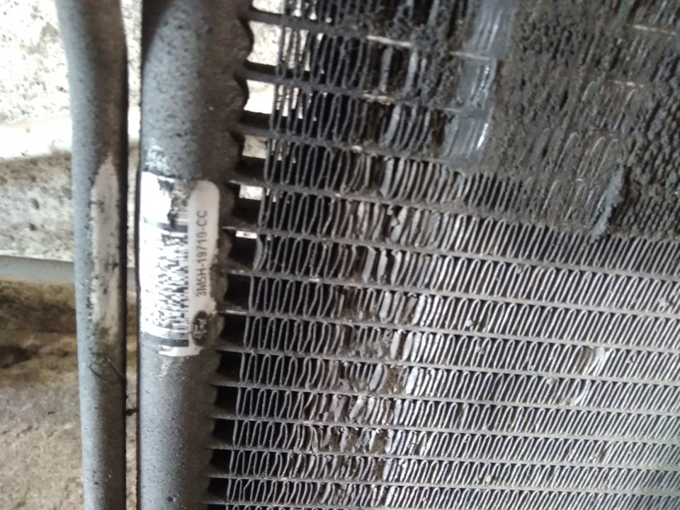 Замена радиатора кондиционера. — Ford Focus Hatchback II, 1,6 л, 2011 ...