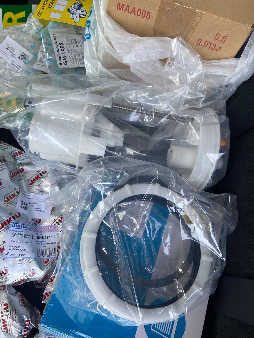 Замена топливного фильтра — Honda Civic 4D (8G), 1,8 л, 2010 года ...