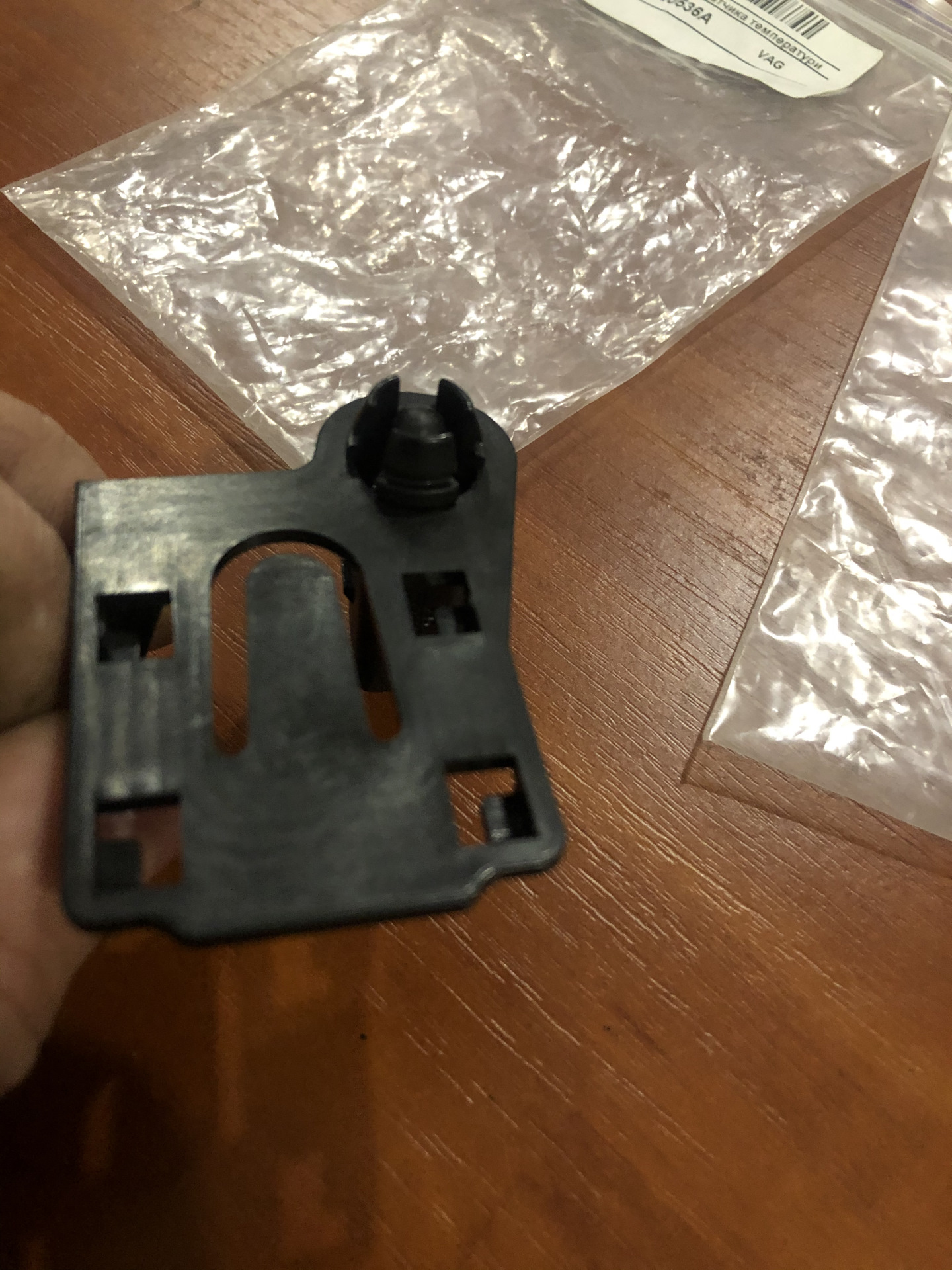 Датчик температуры окружающей среды с креплением — Volkswagen Passat ...