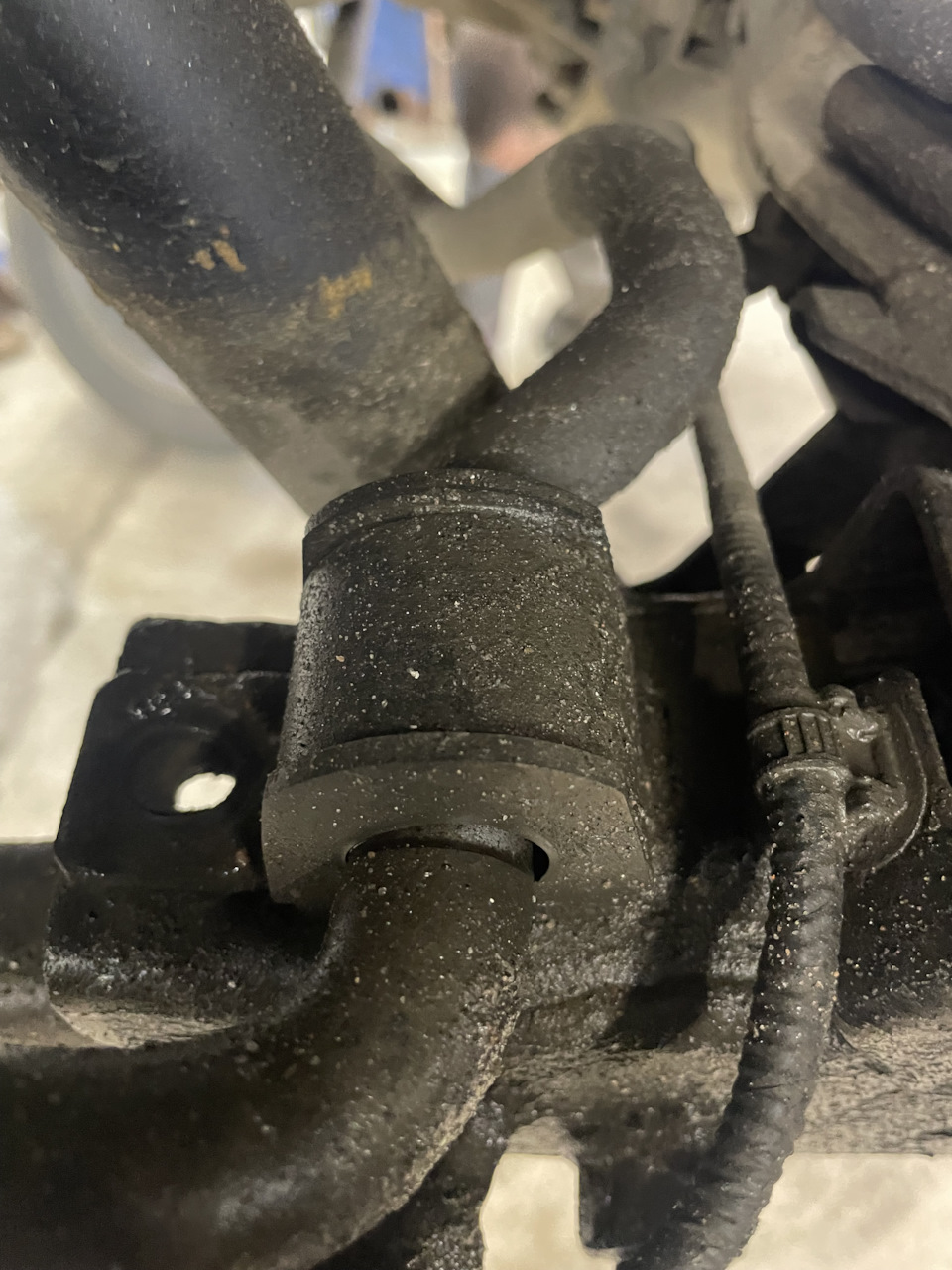 Замена втулок и стоек задних стабилизаторов, замена задних тормозных ...