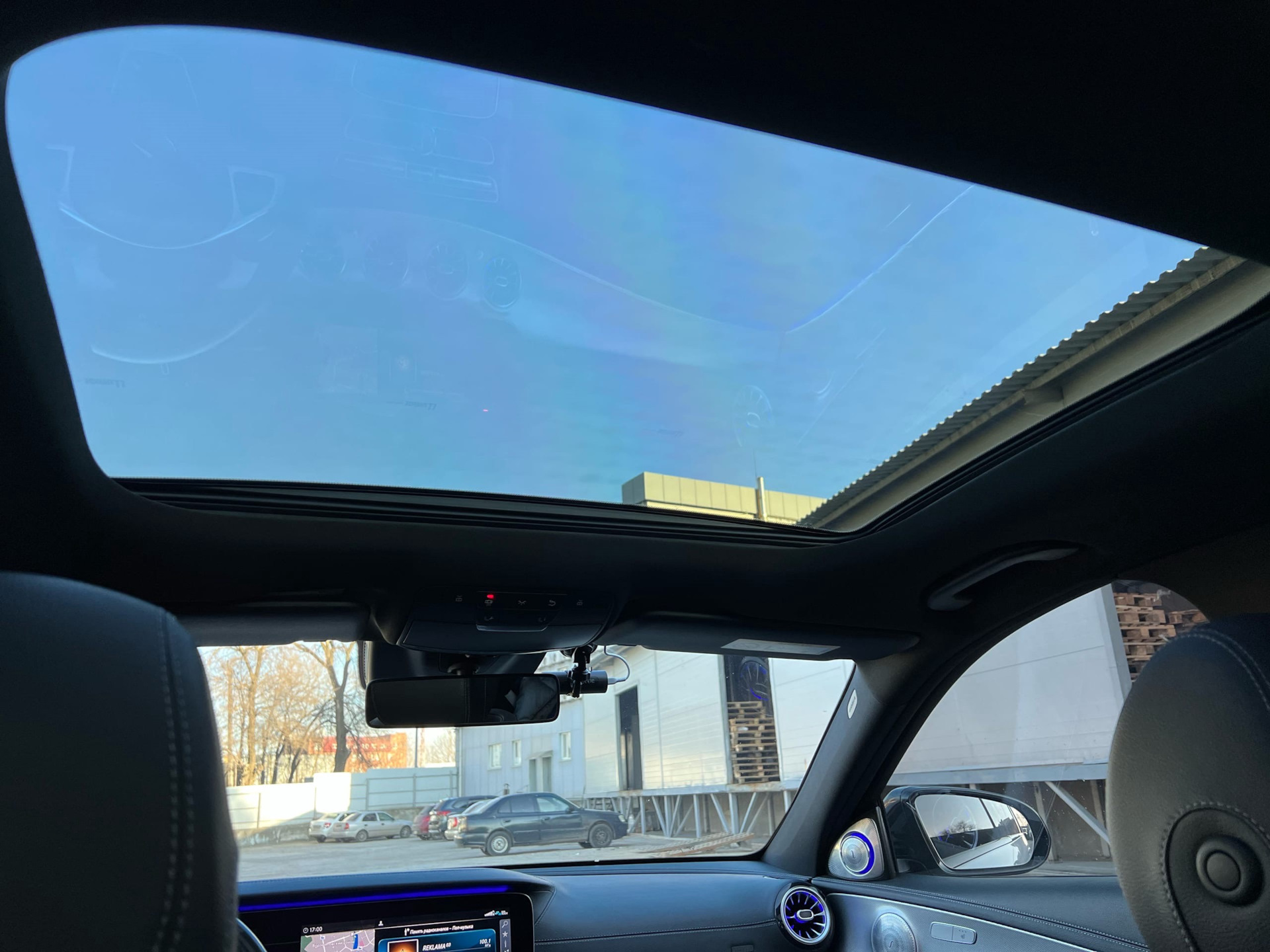 Тонировка панорамы и восстановление центральной консоли — Mercedes-Benz ...